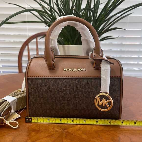 Michael Kors | Bags | Micheal Kors Small Purse | Poshmark